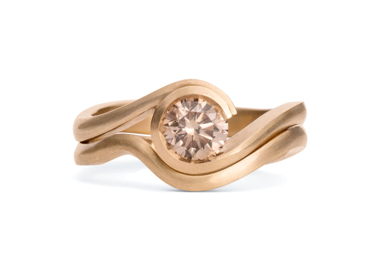 Soft curve fitted Wave wedding band – McCaul