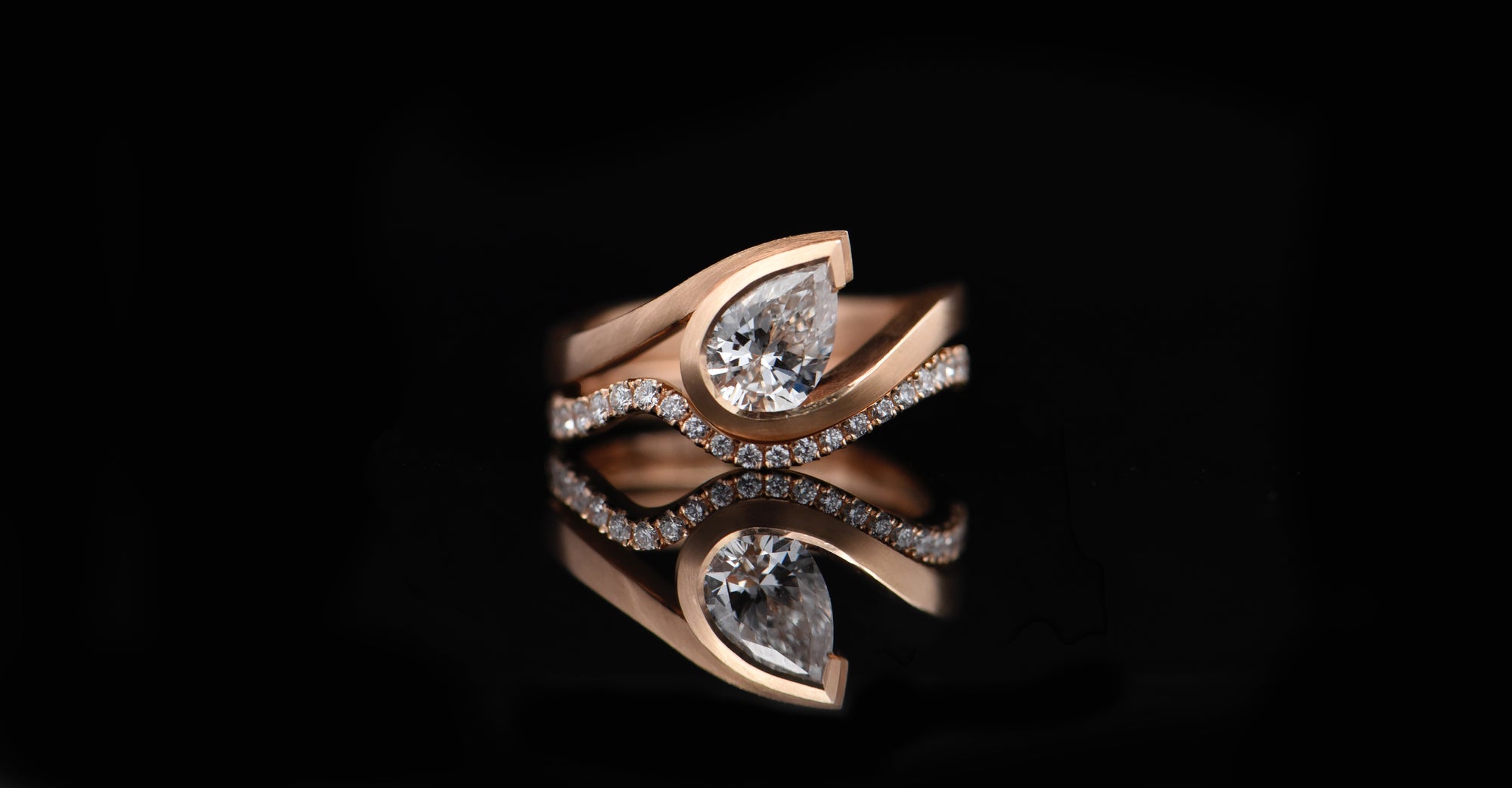 Soft Curve Smooth Fitted Wave Wedding Band